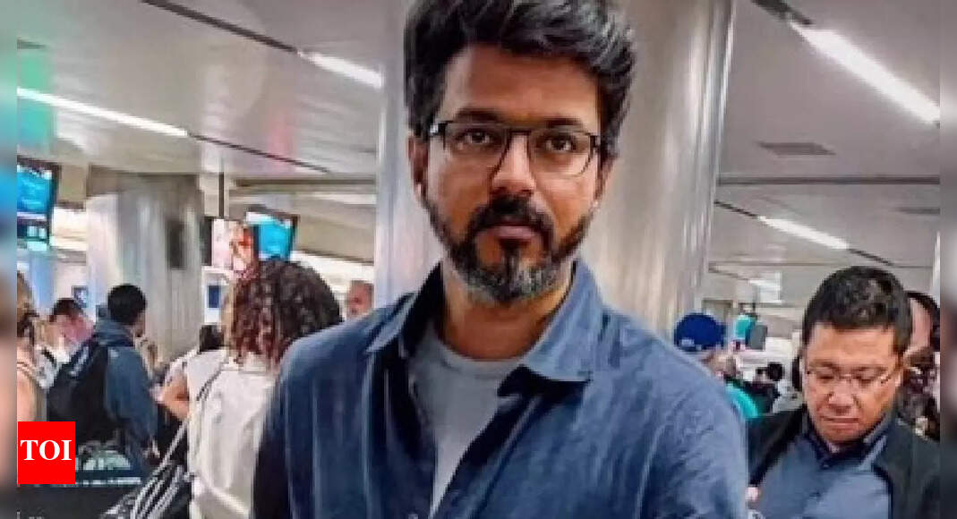 Vijay jets off to Maharashtra in a private jet; the 'GOAT' actor to ...