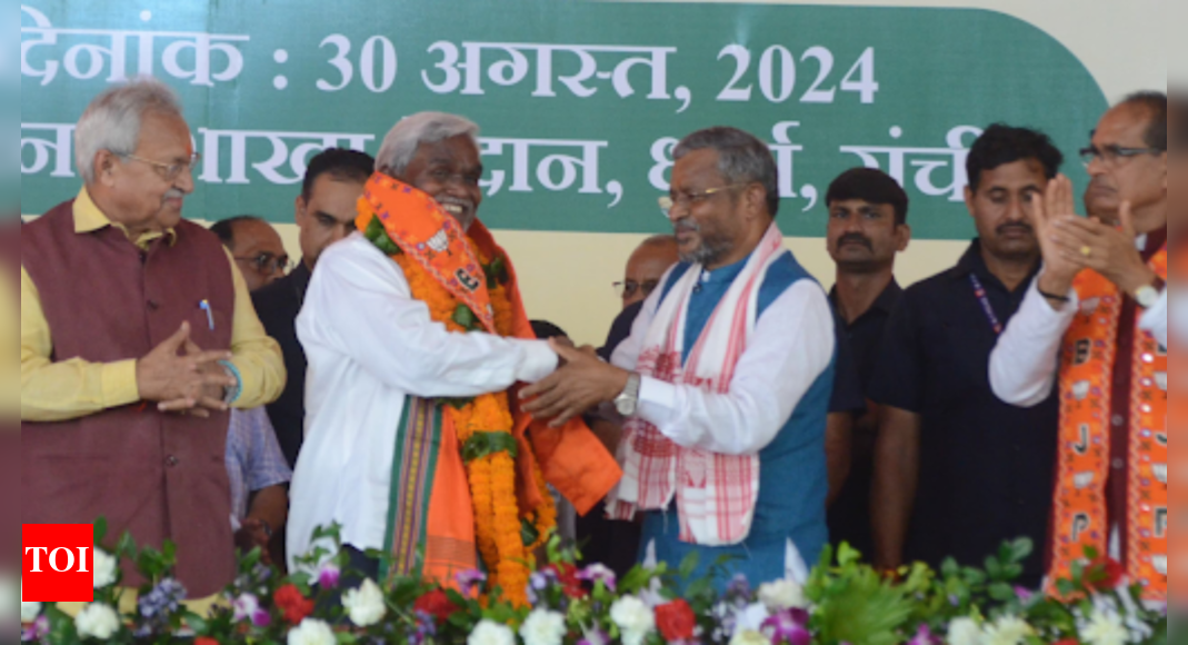 Former JMM leader Champai Soren joins BJP, says 'was put under surveillance by J'kand govt ...