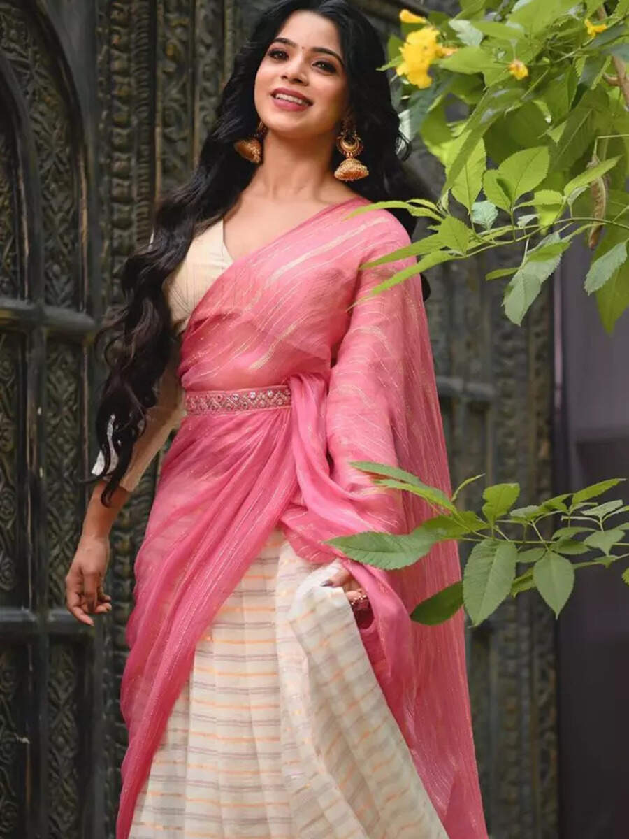 Divya Bharathi shines with stunning elegance | Times of India