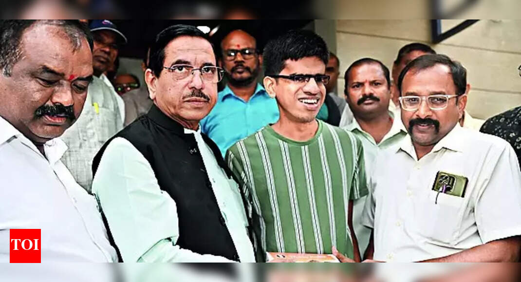 Visually challenged student secures visa to study in Italy | Hubballi ...