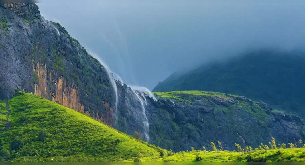 Anjaneri Reverse Waterfall: Why you should visit Nashik’s Anjaneri ...