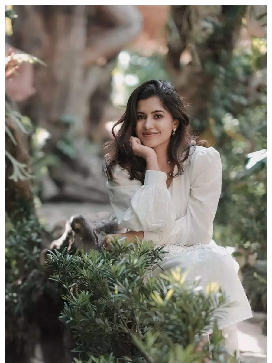 Anju Kurian Radiates Stunning Elegance In These Pics Times Of India