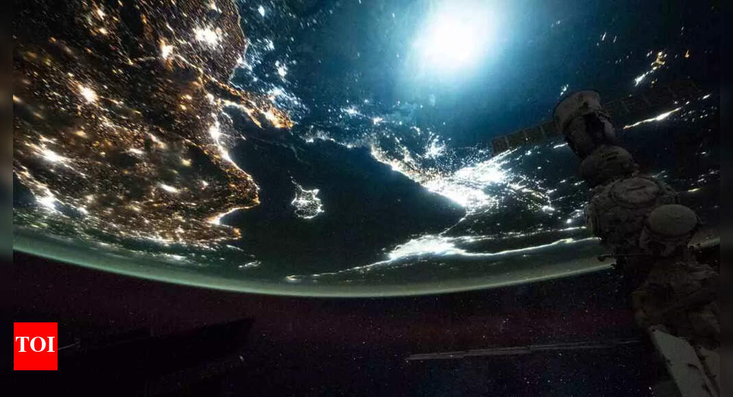 Watch: NASA captures breathtaking footage of a meteor explosion over ...