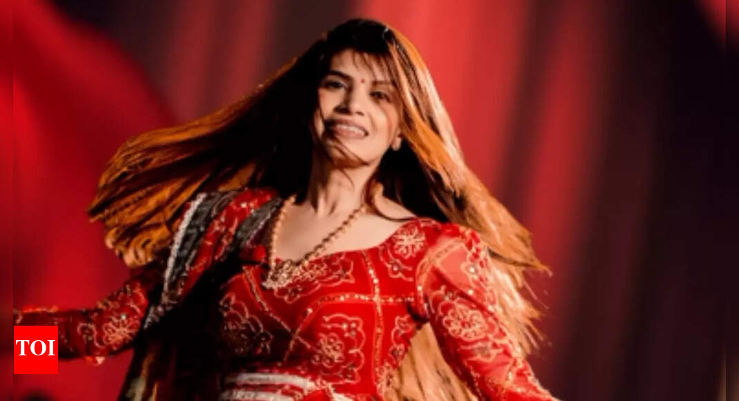 Dhara Shah's garba song 'Bandhani' ready to set Navratri ablaze ...