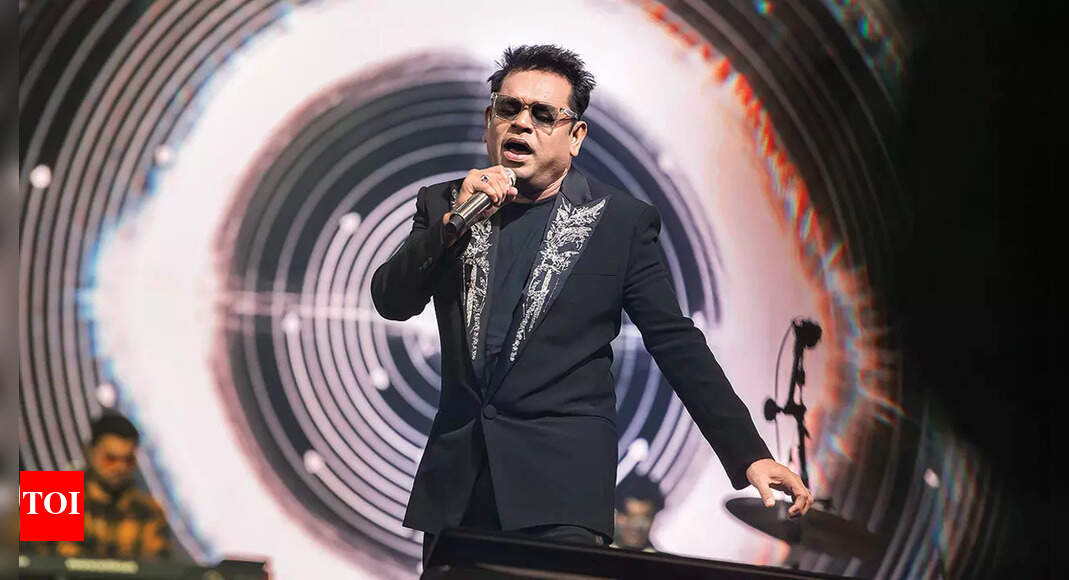 AR Rahman, Mohit Chauhan rock Delhi with 90s hits | Hindi Movie News ...
