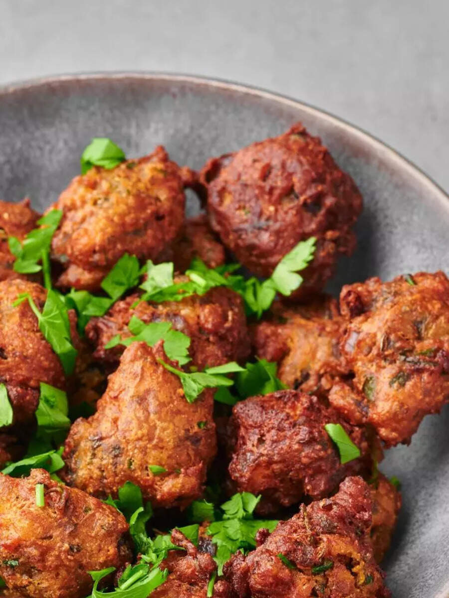 Chicken Pakora Recipe: How to make South-Indian style Chicken Pakora ...