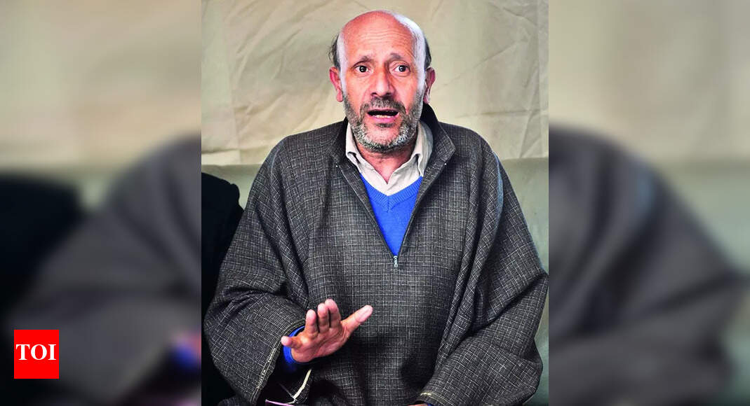 Baramulla MP Rashid Engineer arrives in Srinagar after being granted ...