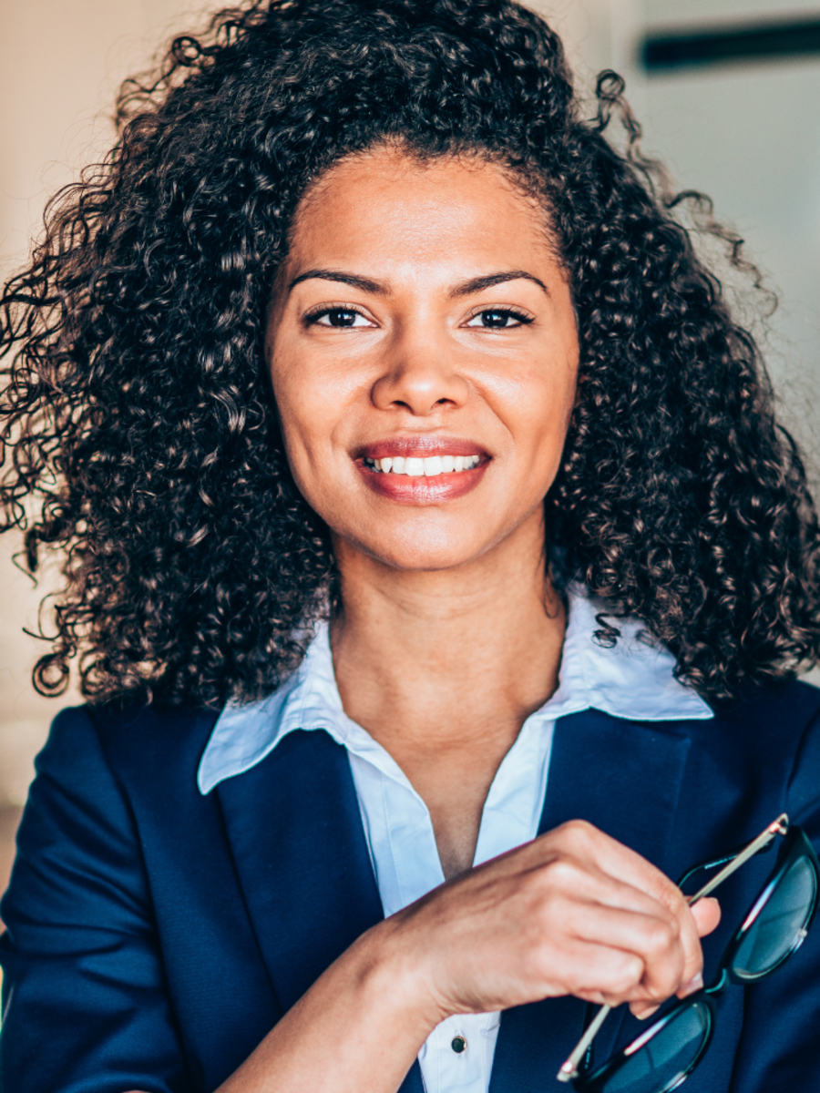 Simple Ways To Show Super Confident Body Language According To Experts ...