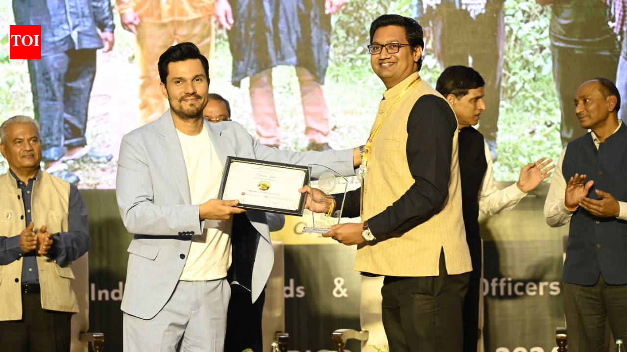 Chhattisgarh officer honoured with Eco Warrior Award for innovative AI ...