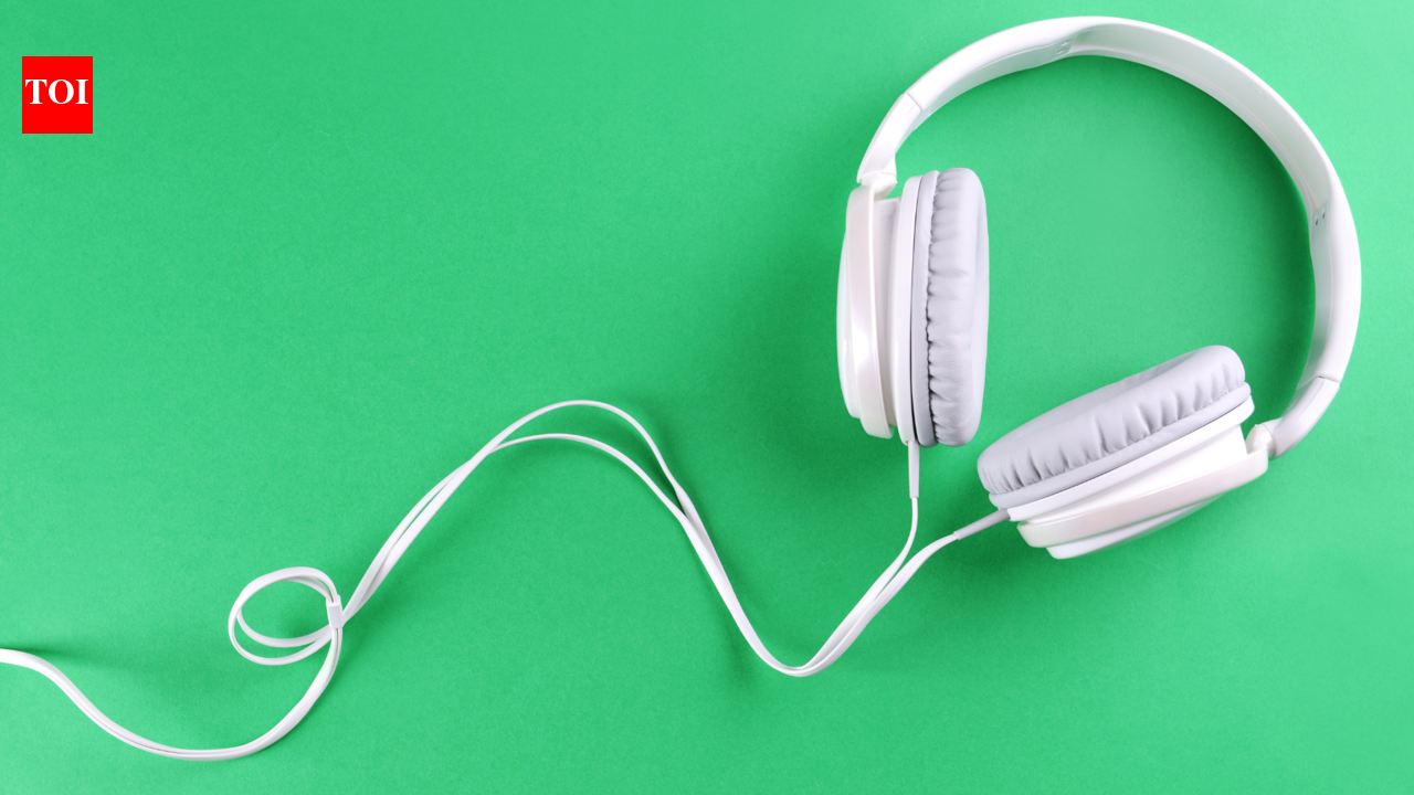 Best Headphones Under 2000: Buy The Best Audio Wearables At a Decent ...