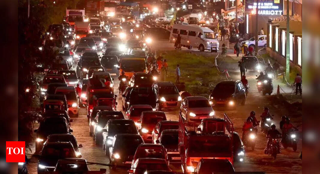 Onam Rush: City Witnesses Severe Traffic Gridlock | Kochi News - Times ...