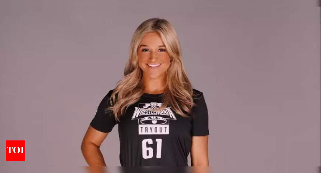 Former Titans Cheerleader Danielle Sekelsky Begins WWE NXT Training ...