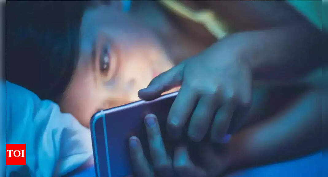 Screen Time: Excessive Screen Time Linked To Everyday Tantrums In Kids ...