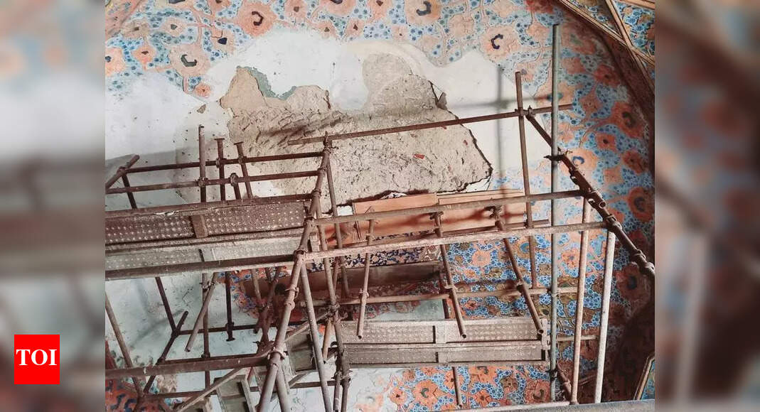 400-Year-Old Mughal Paintings at Akbar's Tomb Damaged by Rain and ...