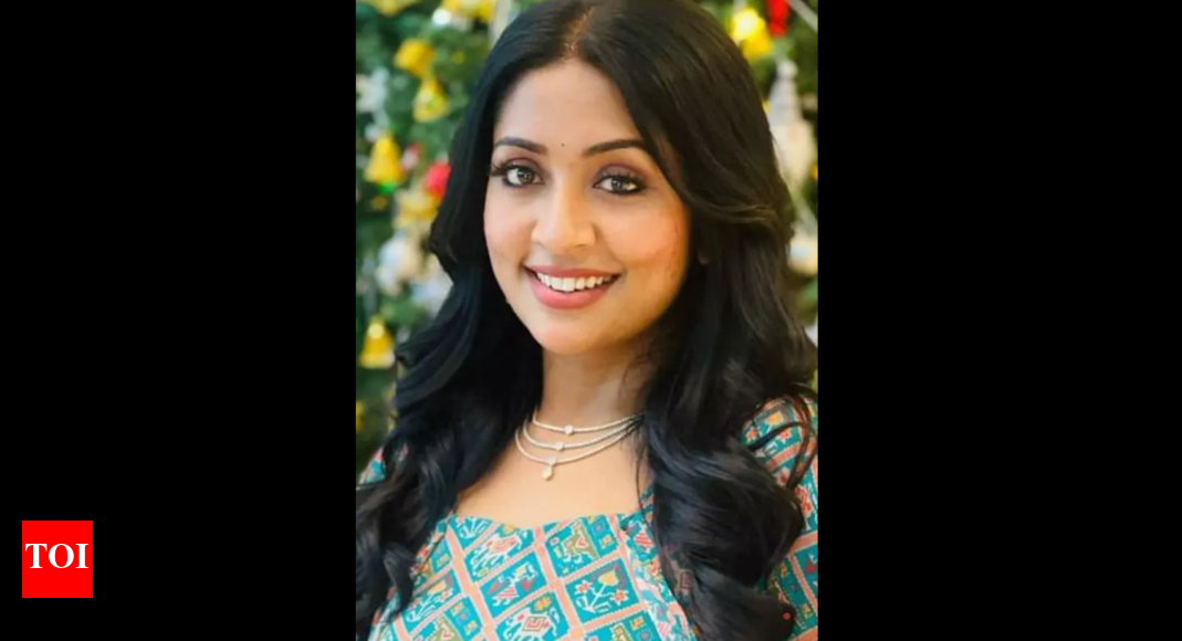 Heroic Actor Navya Nair Saves Cyclist and Ensures Justice | Kochi News ...