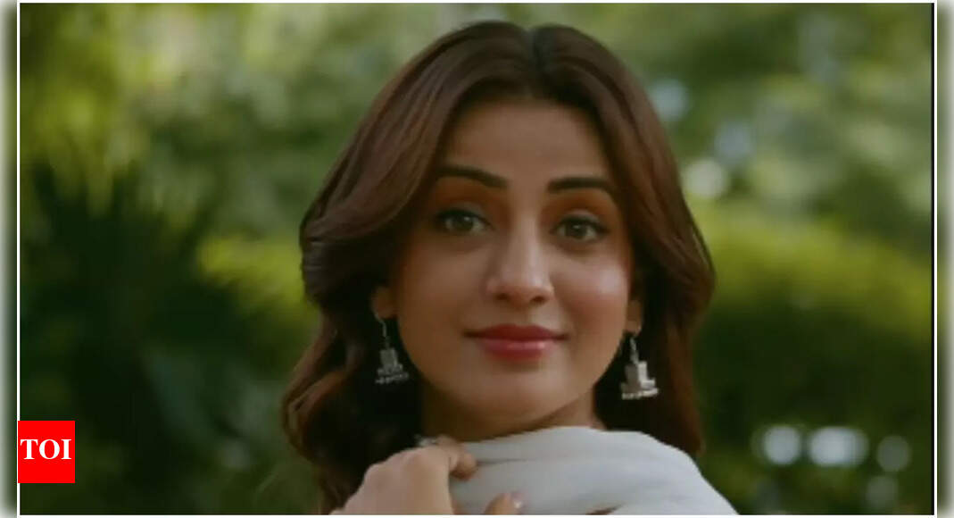 Akshara Singh teams up with Sunidhi Chauhan for romantic track 'Chitta Suit' | Bhojpuri Movie ...