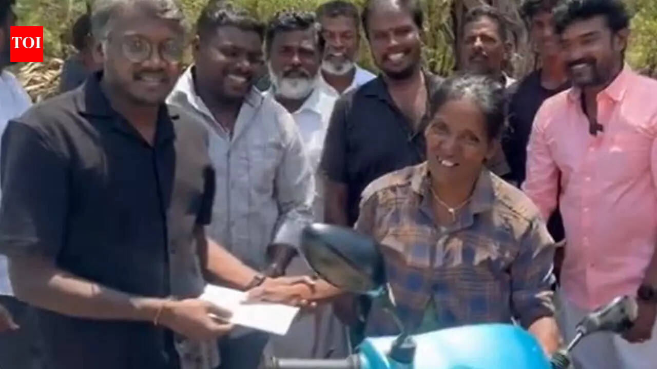 Mari Selvaraj presents a two-wheeler for real-life 'Vaazhai' star ...