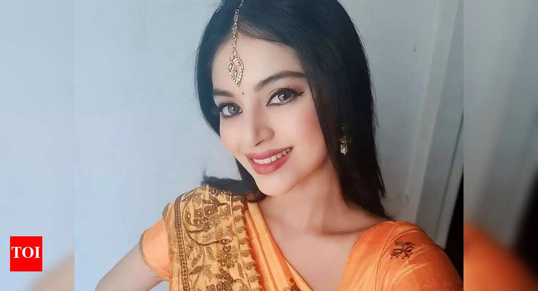 Bigg Boss Tamil fame Sanam Shetty recreates Trisha's look from ‘GOAT ...