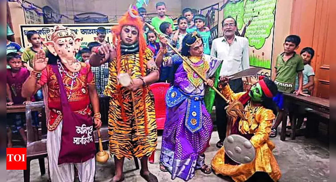 Durga Puja: From Bohurupi To Paper Leaflets, Pujas Go All Out To Woo ...