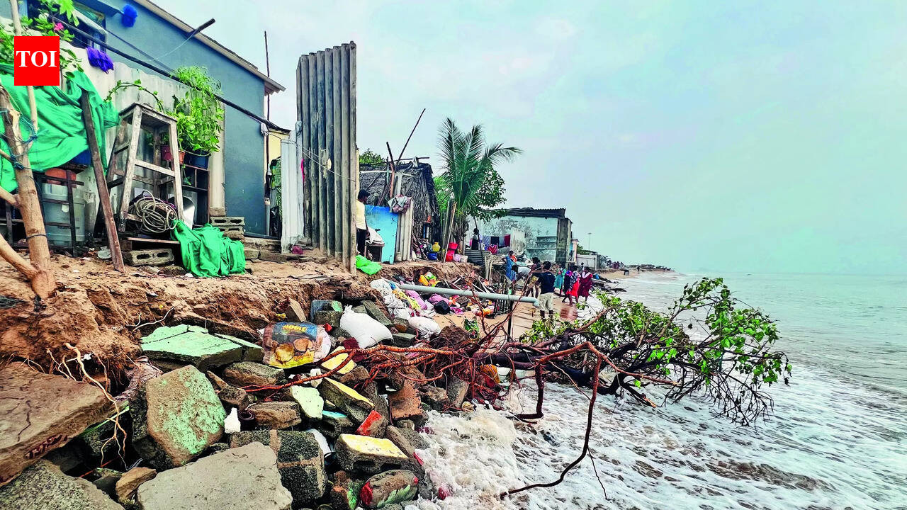 Encroachers Face Sea’s Fury At Srinivasapuram Beach | Chennai News ...