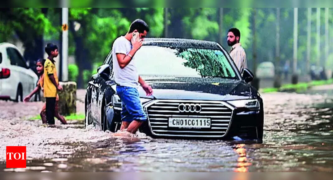 Rain Effect: Waterlogging Causes Jams, Car Breakdowns | Chandigarh News ...