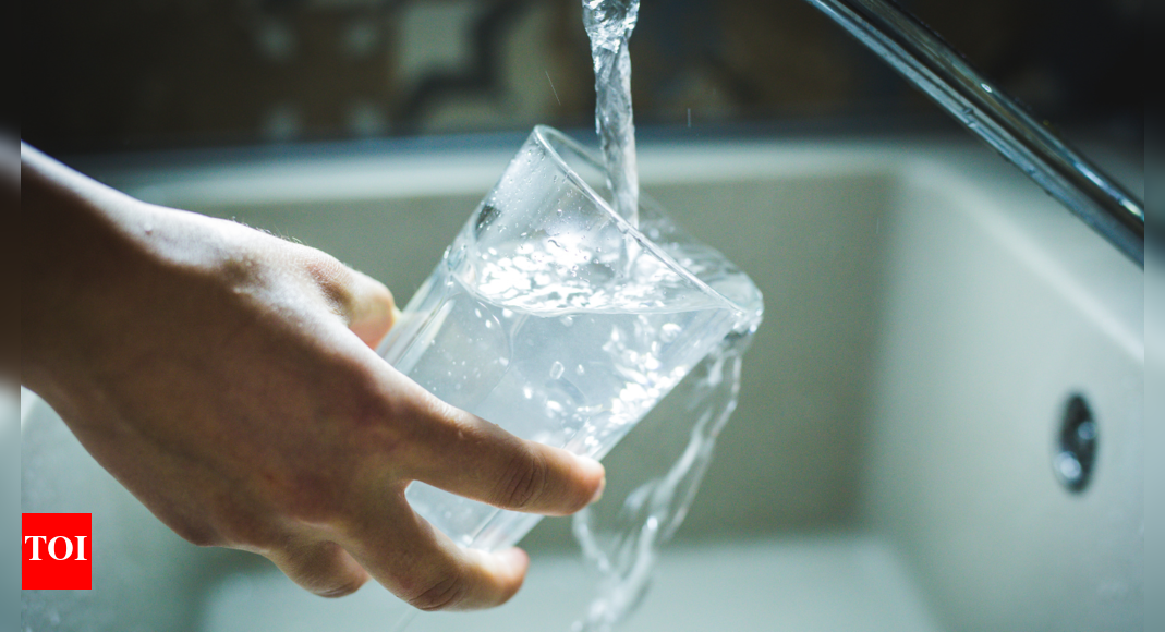 Can drinking less water cause kidney stones? - Times of India