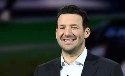 Broadcaster Tony Romo Pokes Fun at Himself and steals the show during ...