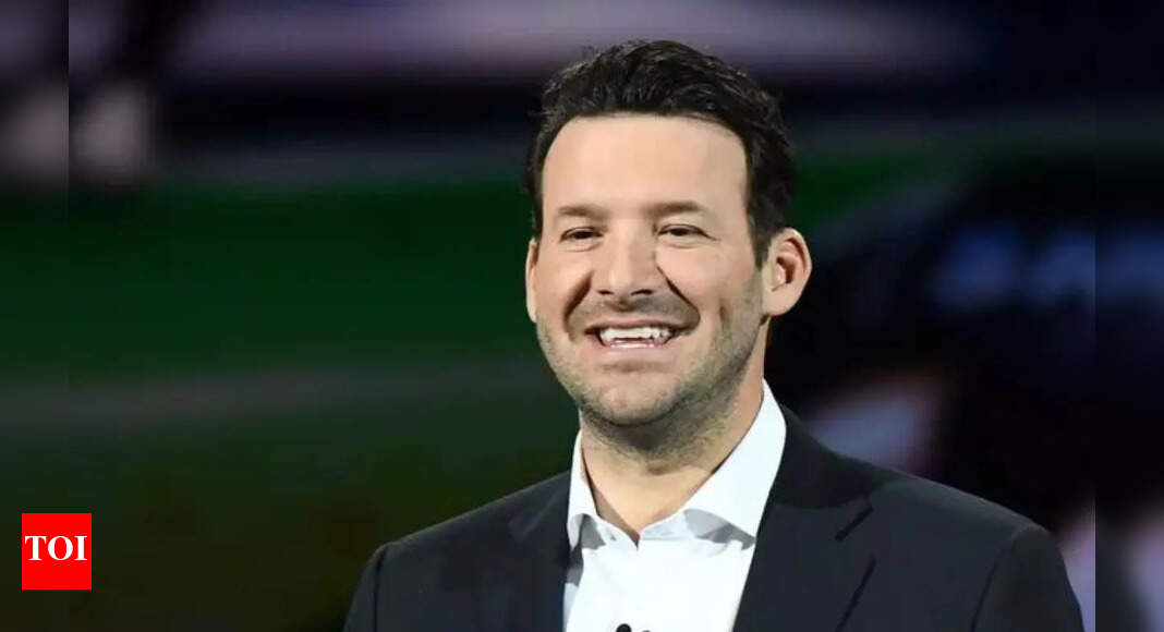 Broadcaster Tony Romo Pokes Fun at Himself and steals the show during ...