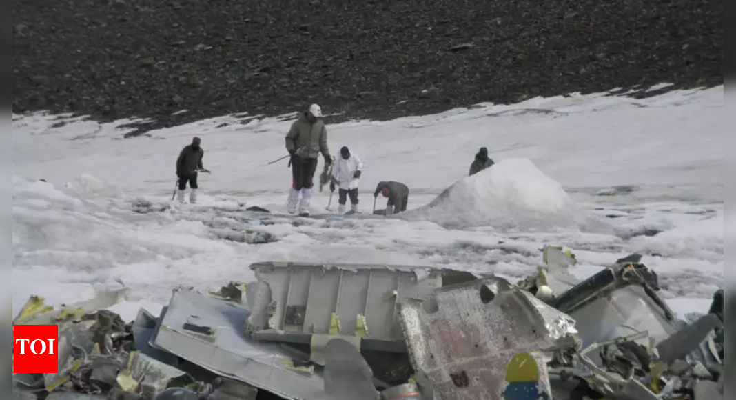 Army expedition recovers four more bodies from AN-12 crash near Rohtang ...