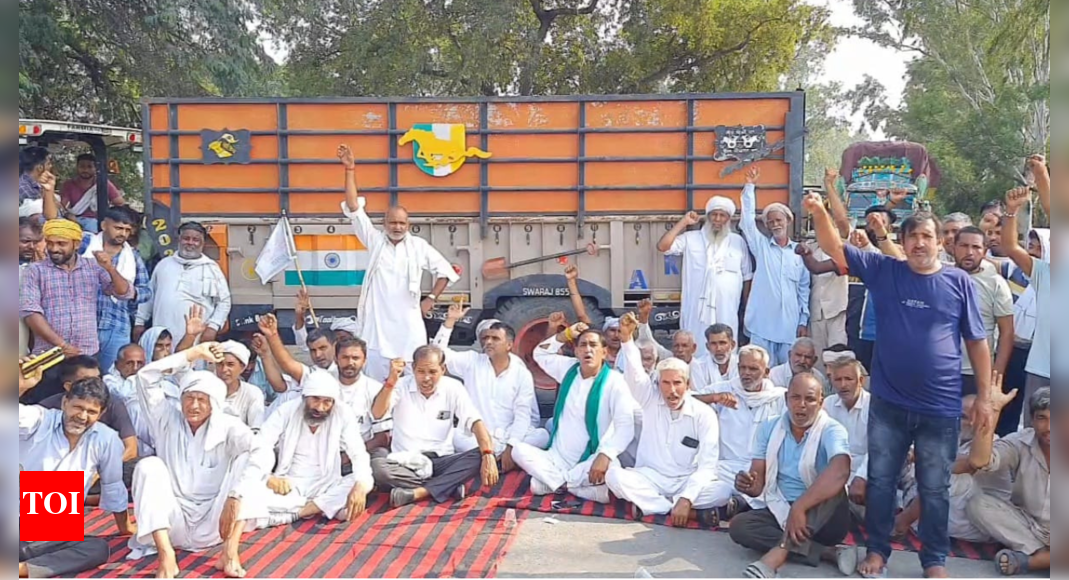 Farmers protest over delayed paddy procurement at MSP in Kaithal ...