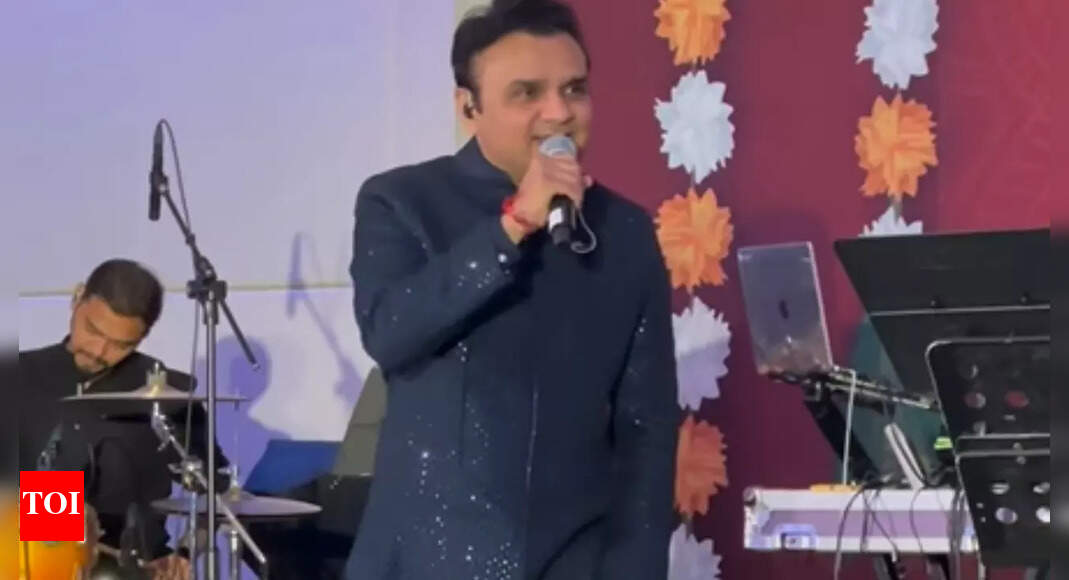 Parthiv Gohil captivates crowds in Hong Kong with energetic pe-Navratri ...