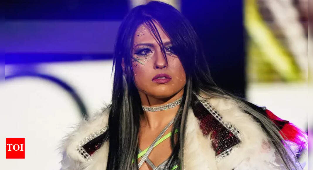 WWE Hall of Famer Critiques NXT Star Giulia's Over-the-Top Look | WWE ...