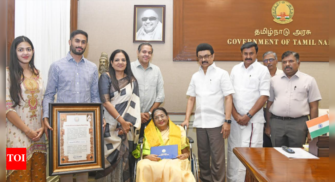 Stalin presents Kalaignar Memorial Kalaithurai Vithagar awards to P ...