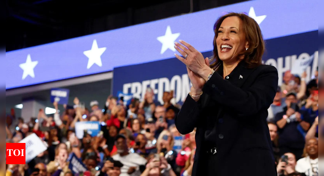 Watch: Kamala Harris keeps on repeating '32 days' after 'teleprompter ...