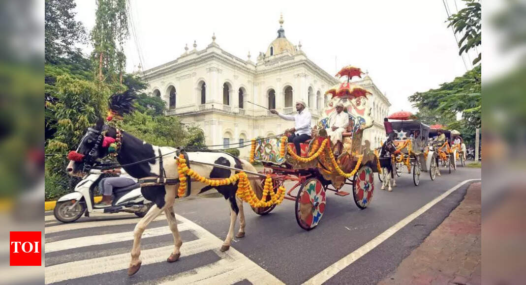Mysuru Dasara Celebrations: 40 Couples Embrace Tradition with Heritage ...