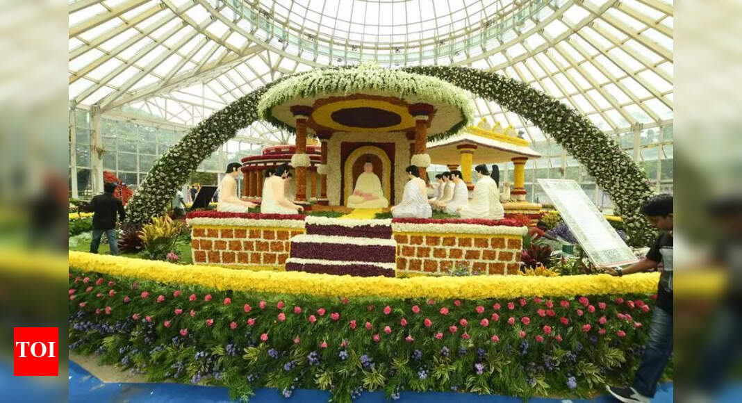 Dasara Flower Show: Massive Crowds Flock to Dasara Flower Show at ...