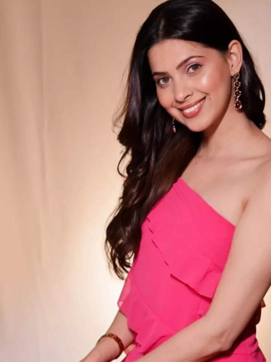 Bigg Boss 18 contestant Alice Kaushik’s gorgeous looks | Times of India