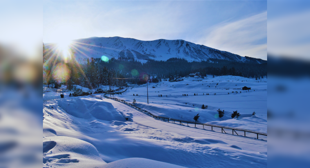 Snowfall In Kashmir: Kashmir: First snowfall of the season hits Gulmarg ...