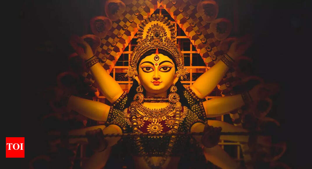 Happy Durga Puja 2024: Top 50 Wishes, Messages and Quotes to share with ...