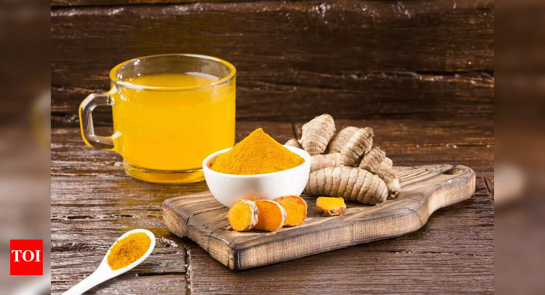Haldi Detox Water: How to make and use Haldi detox water for a glowing ...