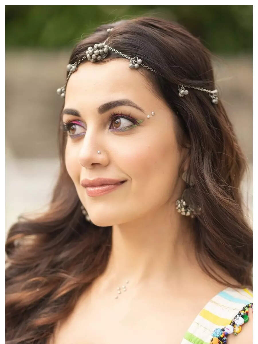 Esha Kansara is a goddess in these pics | Times of India