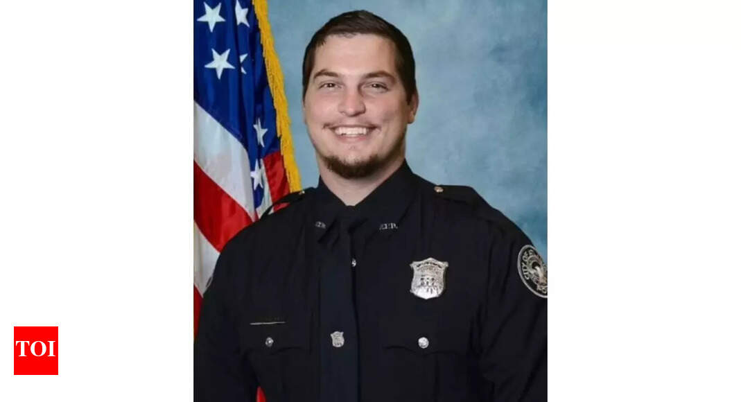 Officer's tragic final moments captured in chilling footage - Times of ...