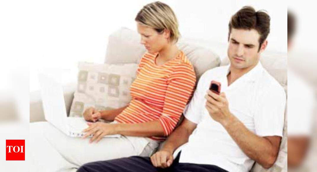 Your cellphone can ruin your relationship - Times of India