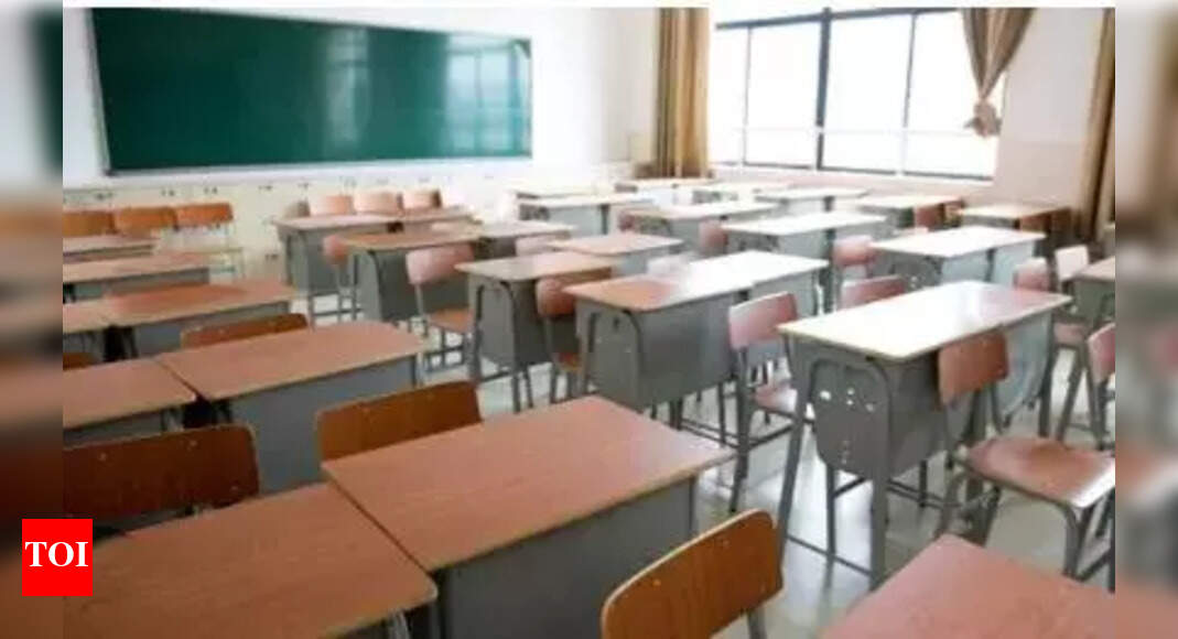 Delhi LG approves 200 new PGT posts for government school - Times of India