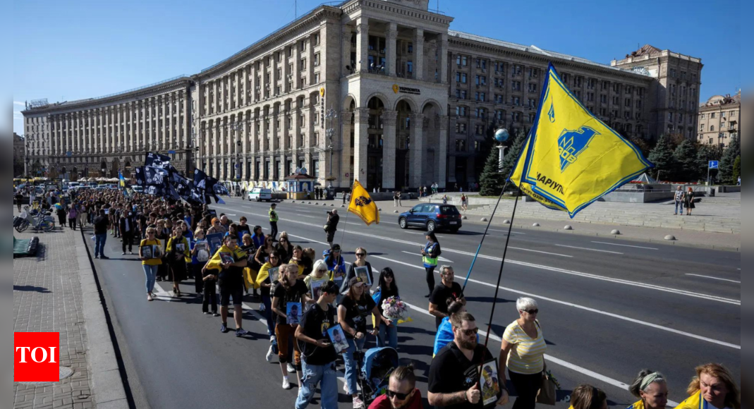 Ukrainian Recruiters: Ukrainian recruiters descend on Kyiv's nightlife ...
