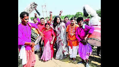 Grand Processions Gather Thousands for Ganga Idol Immersion in Patna ...