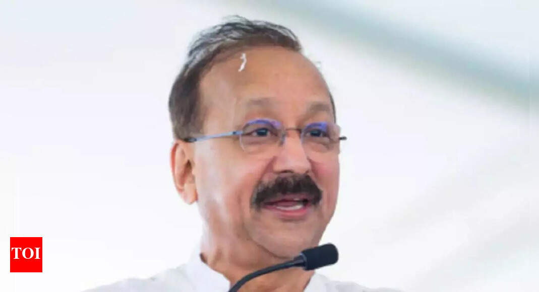 Baba Siddique: Baba Siddique: From Congress Corporator to Real Estate ...