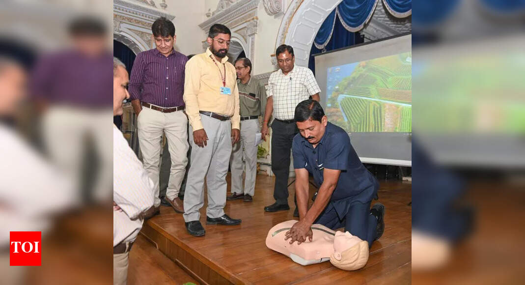 CPR: Master CPR: Your Key to Saving Lives in Sudden Cardiac Arrest ...