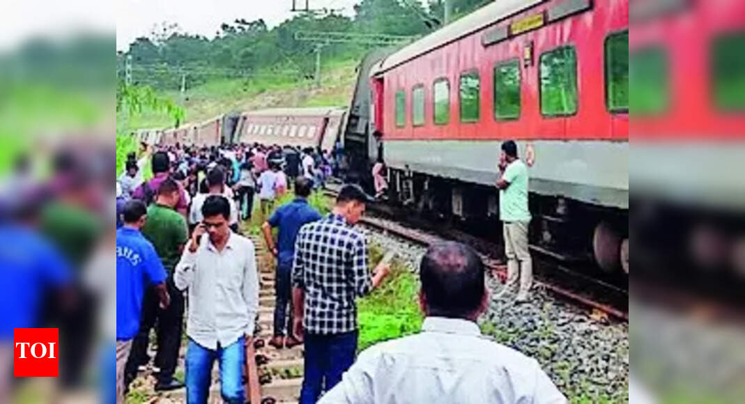 Lokmanya Tilak Express: Major Train Derailment: Eight Coaches of Lokmanya Tilak Express Go Off ...