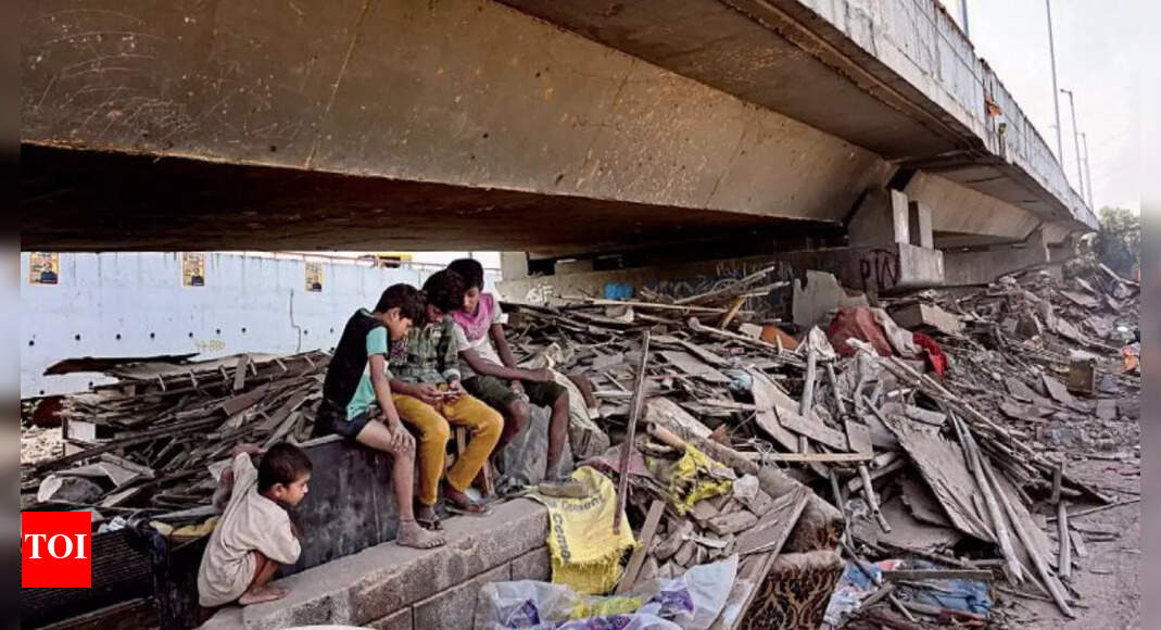 These east Delhi dust hotspots amplify city's pollution woes | Delhi News - Times of India